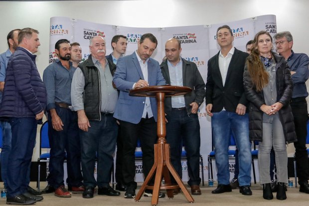 Governador autoriza o início das obras de restauração das rodovias SC ... Governador autoriza o início das obras de restauração das rodovias SC ...